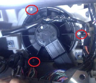 ハイゼットカーゴ S331V ヒーターモーター脱着 - MHO ENGINEERING