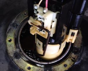 キャリィ DA63T エンジンかからない 燃料タンク・ポンプ交換 - MHO ENGINEERING