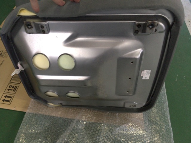 キャンター 運転席シートクッション交換 FE52CB - MHO ENGINEERING