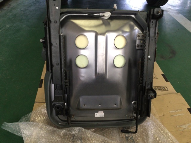 キャンター 運転席シートクッション交換 FE52CB - MHO ENGINEERING