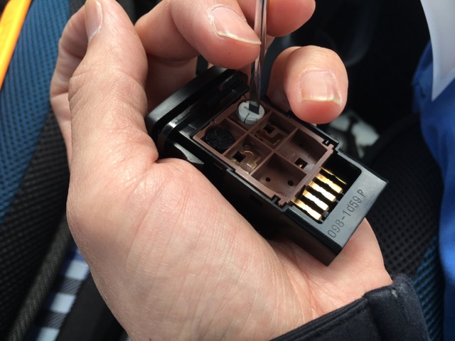 サンバー S510J デフロックスイッチ電球交換 - MHO ENGINEERING