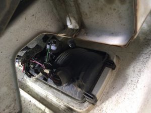 エブリィ DA64V テールランプ交換 - MHO ENGINEERING