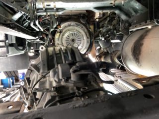 トラックのクラッチはでかくて重い！三菱 キャンター FE52CB クラッチOH作業 - MHO ENGINEERING