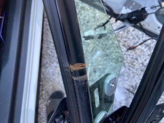 NDロードスターの窓枠に錆？車庫保管なのに何故錆びる？対策部品は？ - MHO ENGINEERING