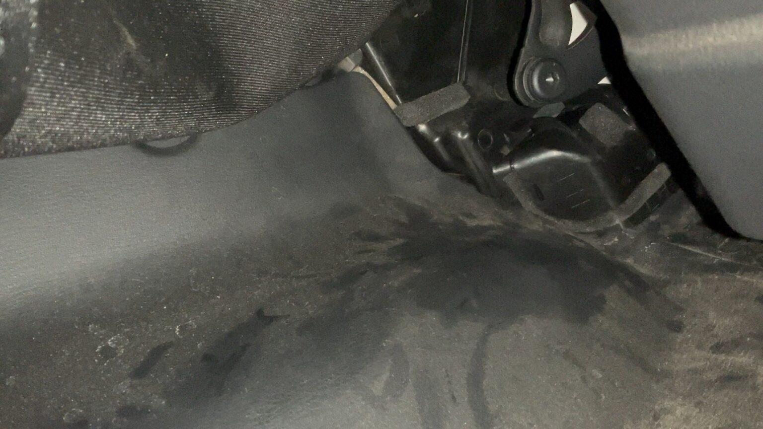 マツダ ND型ロードスター、幌のドレンフィルター脱着清掃をやってみた - MHO ENGINEERING