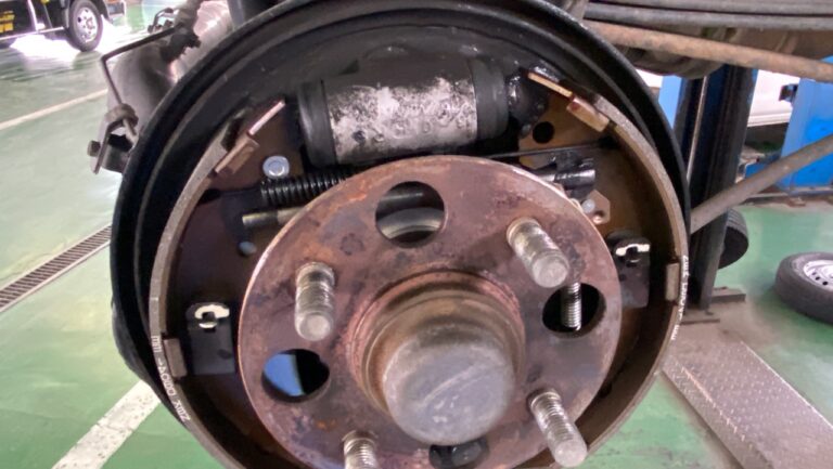 ブレーキシューは全数交換の理由！減っている片側だけの交換がNGなのは？ - MHO ENGINEERING