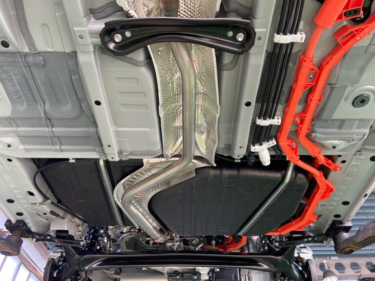 新型シエンタのHV、E-Fourを分解！足廻りや下廻りなどを紹介 - MHO ENGINEERING