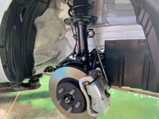 新型シエンタのHV、E-Fourを分解！足廻りや下廻りなどを紹介 - MHO ENGINEERING