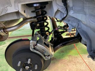 新型シエンタのHV、E-Fourを分解！足廻りや下廻りなどを紹介 - MHO ENGINEERING