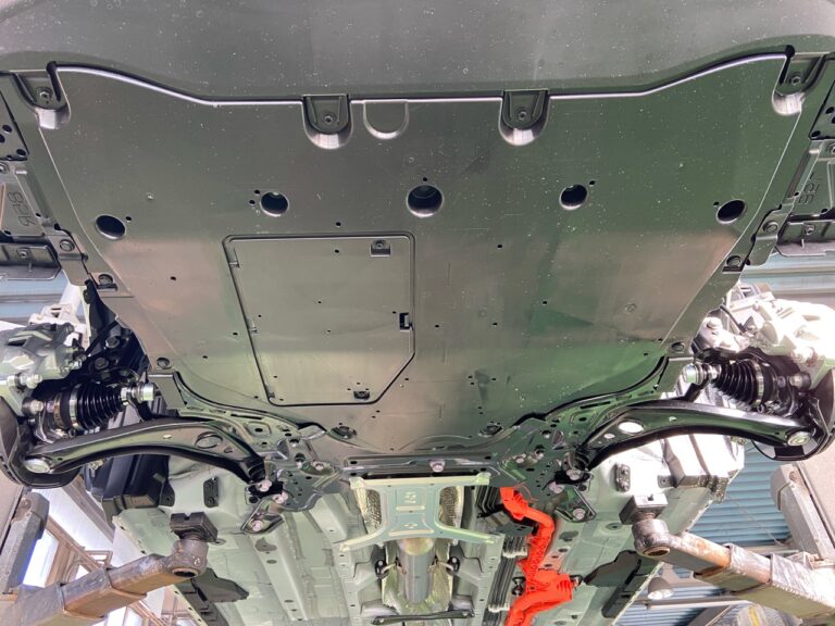 新型シエンタのHV、E-Fourを分解！足廻りや下廻りなどを紹介 - MHO ENGINEERING