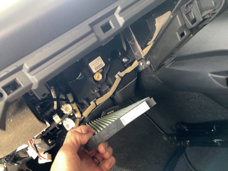 ND型ロードスターにエムリットの後付けエアコンフィルターを取付 - MHO ENGINEERING