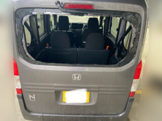 N-VANのリヤガラスが割れてしまった！交換費用は一体いくら？ - MHO ENGINEERING