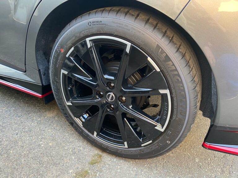 新車なのに高速でハンドルがブレる？ホイールバランスがずれていた・・ - MHO ENGINEERING