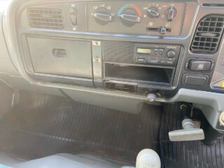 キャンターFE52CB、ドリンクホルダーと小物BOX交換が手間 - MHO ENGINEERING