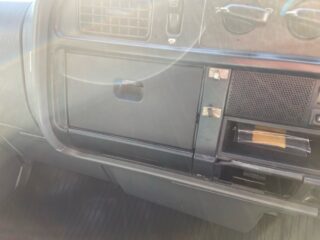 キャンターFE52CB、ドリンクホルダーと小物BOX交換が手間 - MHO ENGINEERING