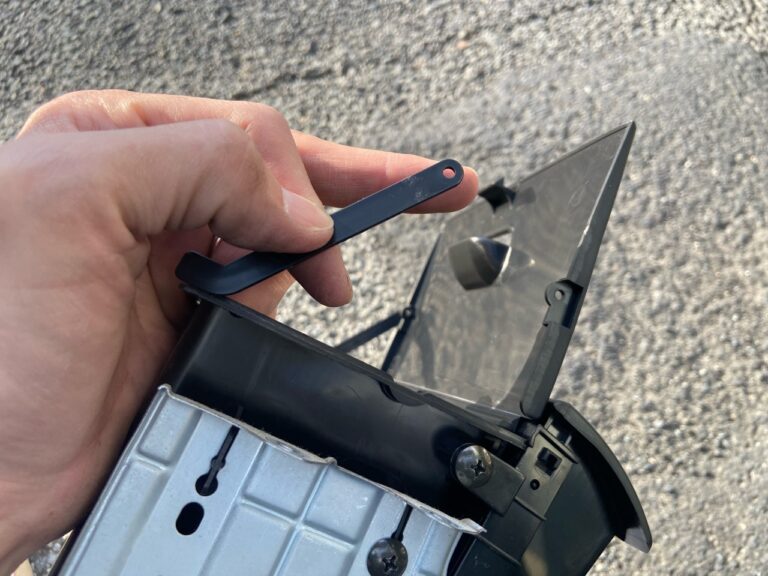 キャンターFE52CB、ドリンクホルダーと小物BOX交換が手間 - MHO ENGINEERING