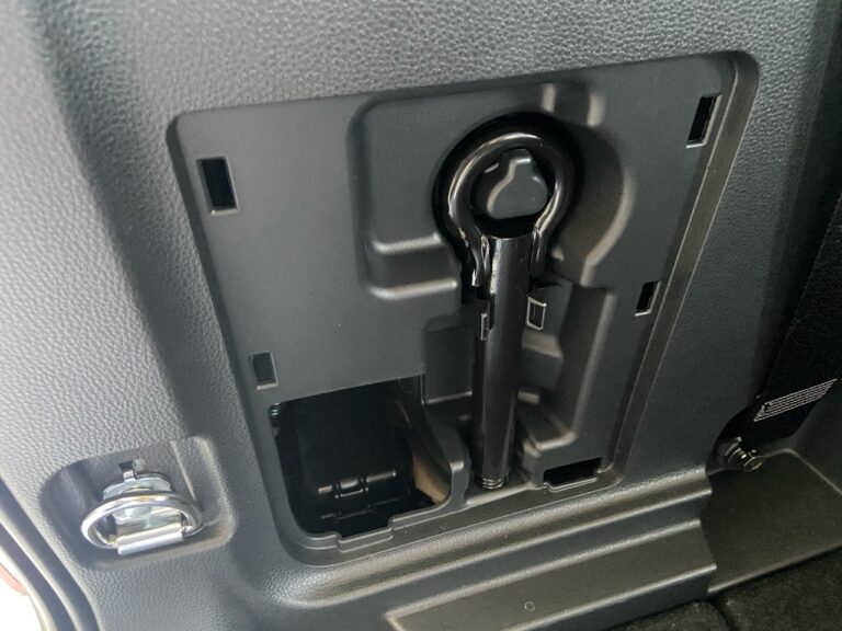 パンクしたらスペアタイヤがない！どころじゃない最新の新車の装備について - MHO ENGINEERING