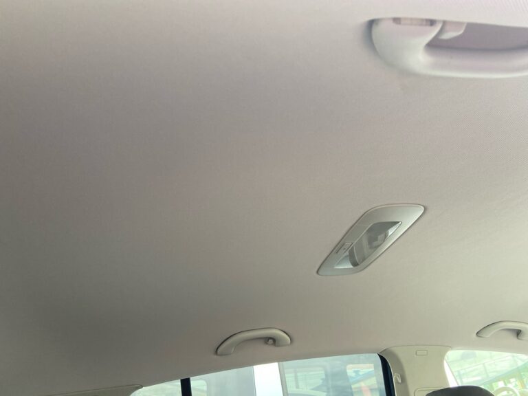 経年劣化で剥がれ落ちる内張修理！VWゴルフの天井が酷い状態に - MHO ENGINEERING