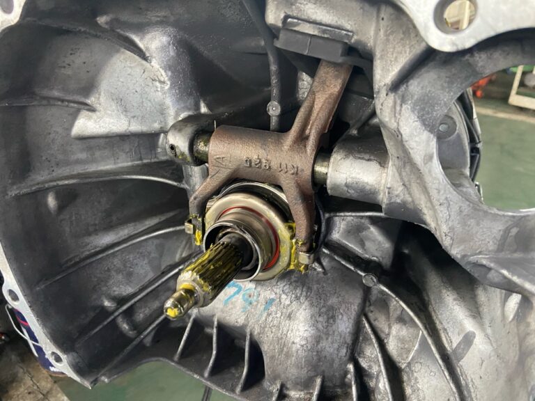 WRX、クラッチOH！レリーズがプッシュではなくプルタイプ - MHO ENGINEERING