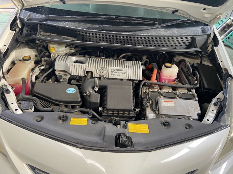 プリウスα、ヘッドライトLOビーム切れで交換 - MHO ENGINEERING