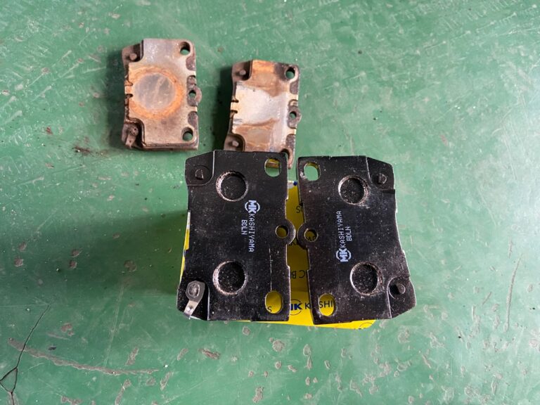 GRS211のクラウン、リヤブレーキパッドの交換にはフィッティングキットの交換も - MHO ENGINEERING