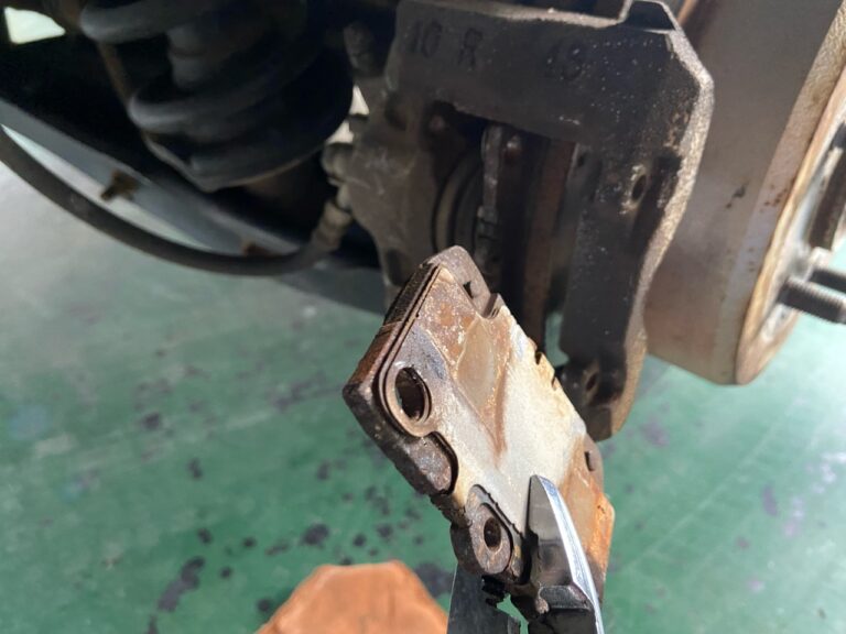 GRS211のクラウン、リヤブレーキパッドの交換にはフィッティングキットの交換も - MHO ENGINEERING