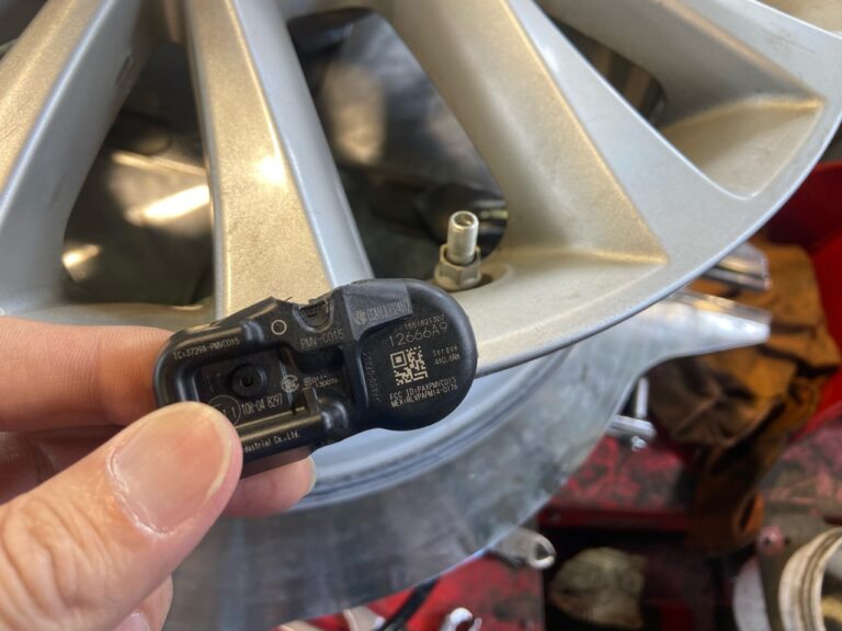 カムリのTPMS、センサ1つで6500円 - MHO ENGINEERING