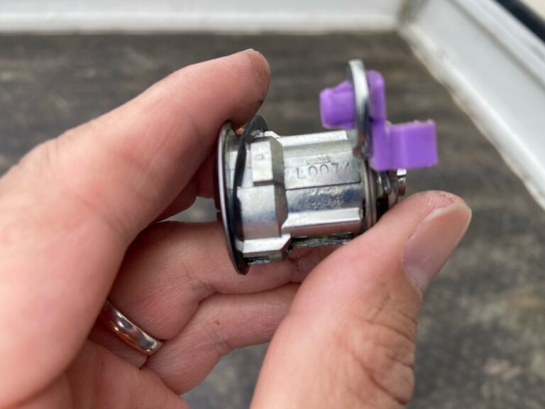 スズキ、スペアキー製作時のキーナンバー確認方法 - MHO ENGINEERING