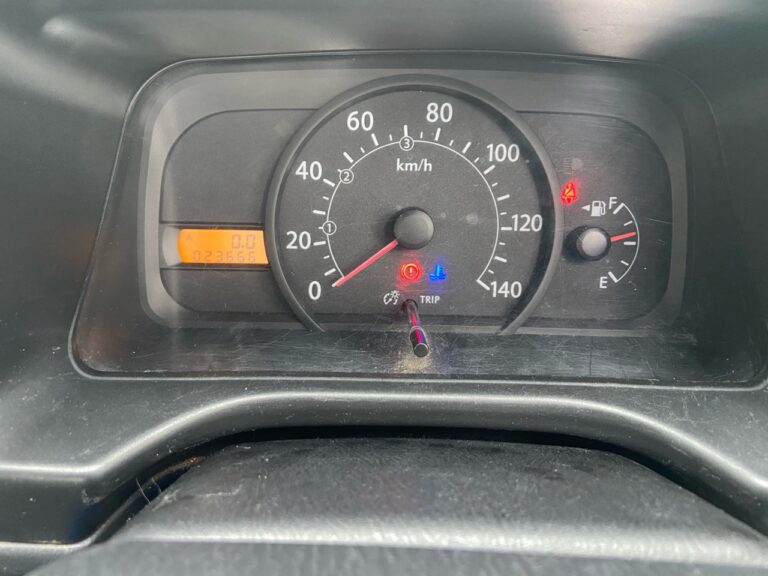 サンバー、メーター照明つきっぱなしで修理！新品メーター高騰で現物修理 - MHO ENGINEERING