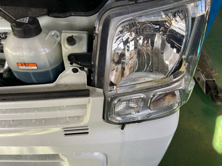 エブリィ、ヘッドライト下からスポンジがにょろっと出てきて保証修理 - MHO ENGINEERING